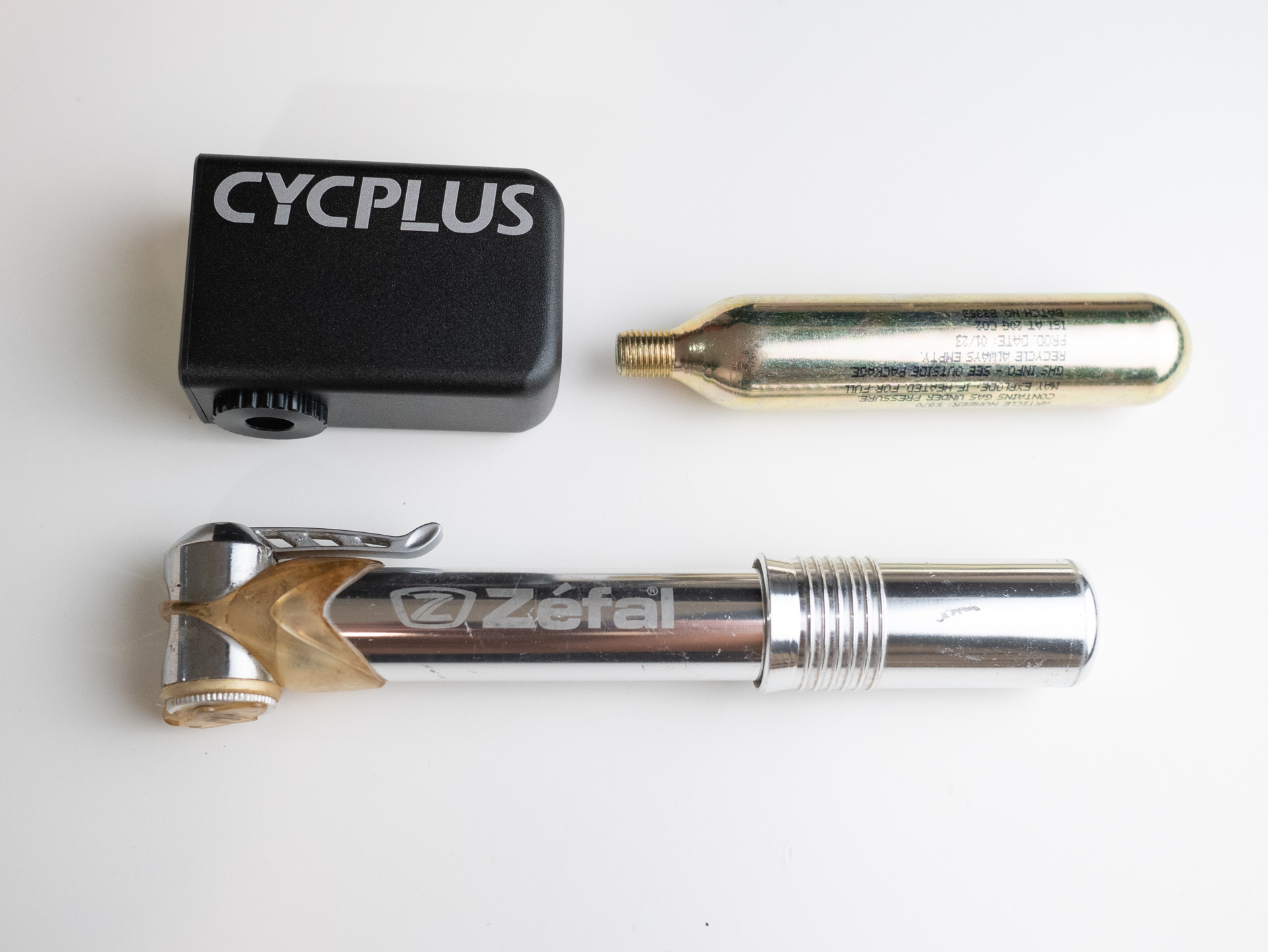 Probamos el mini inflador Cycplus Cube | 32 Dientes